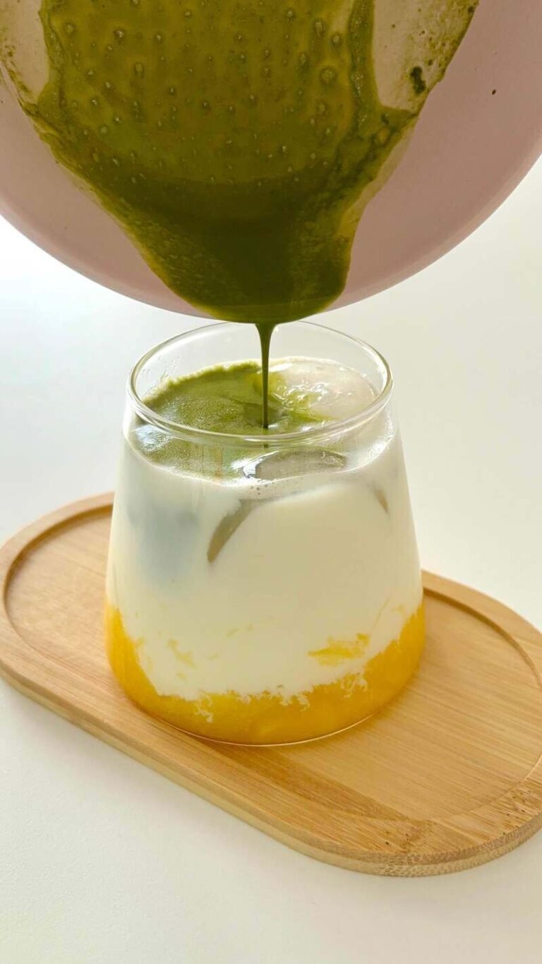 Iced Mango Matcha Latte Recipe (Fresh, Creamy, and Summer-Ready)